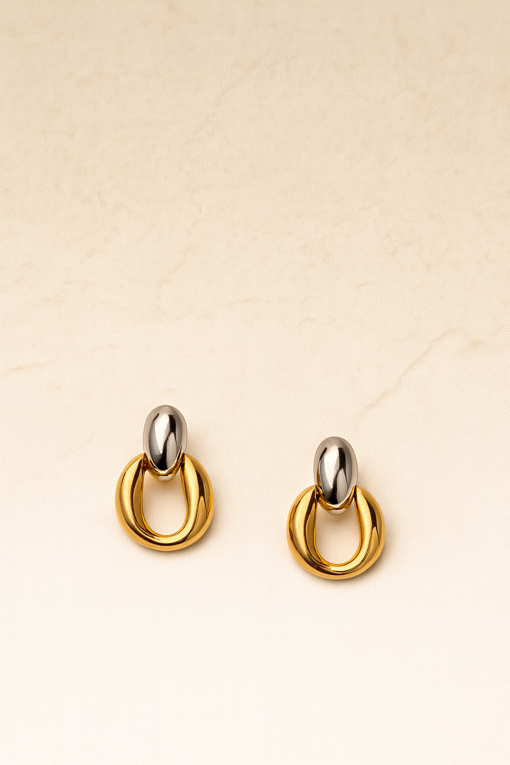 Mini Pia Two-Tone Puffy Loop Drop Earrings – 21 × 13 mm | Galleria Armadoro